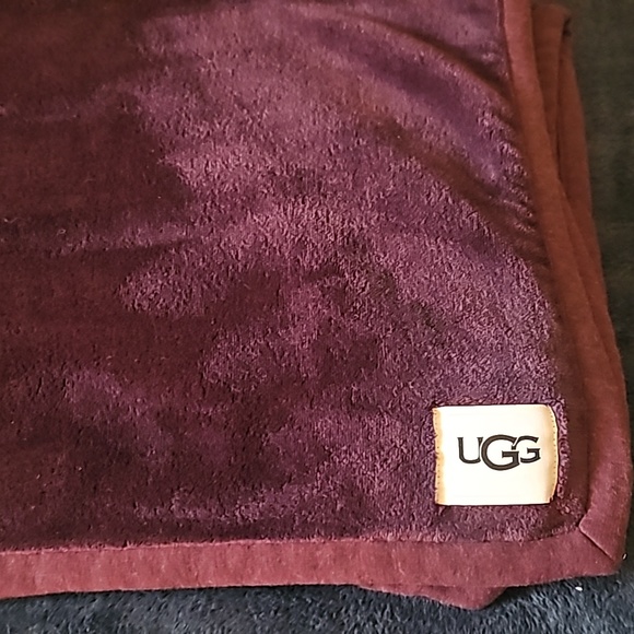 UGG | Bedding | Ugg Dark Brown Super Soft Blanket 47in By 63in Its ...
